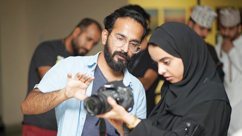 ورشة في التصوير السينمائي بمرتفعات المطار - الموقع الرسمي لجريدة عمان